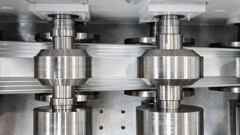 Profileuses et systèmes de profilage pour tôle