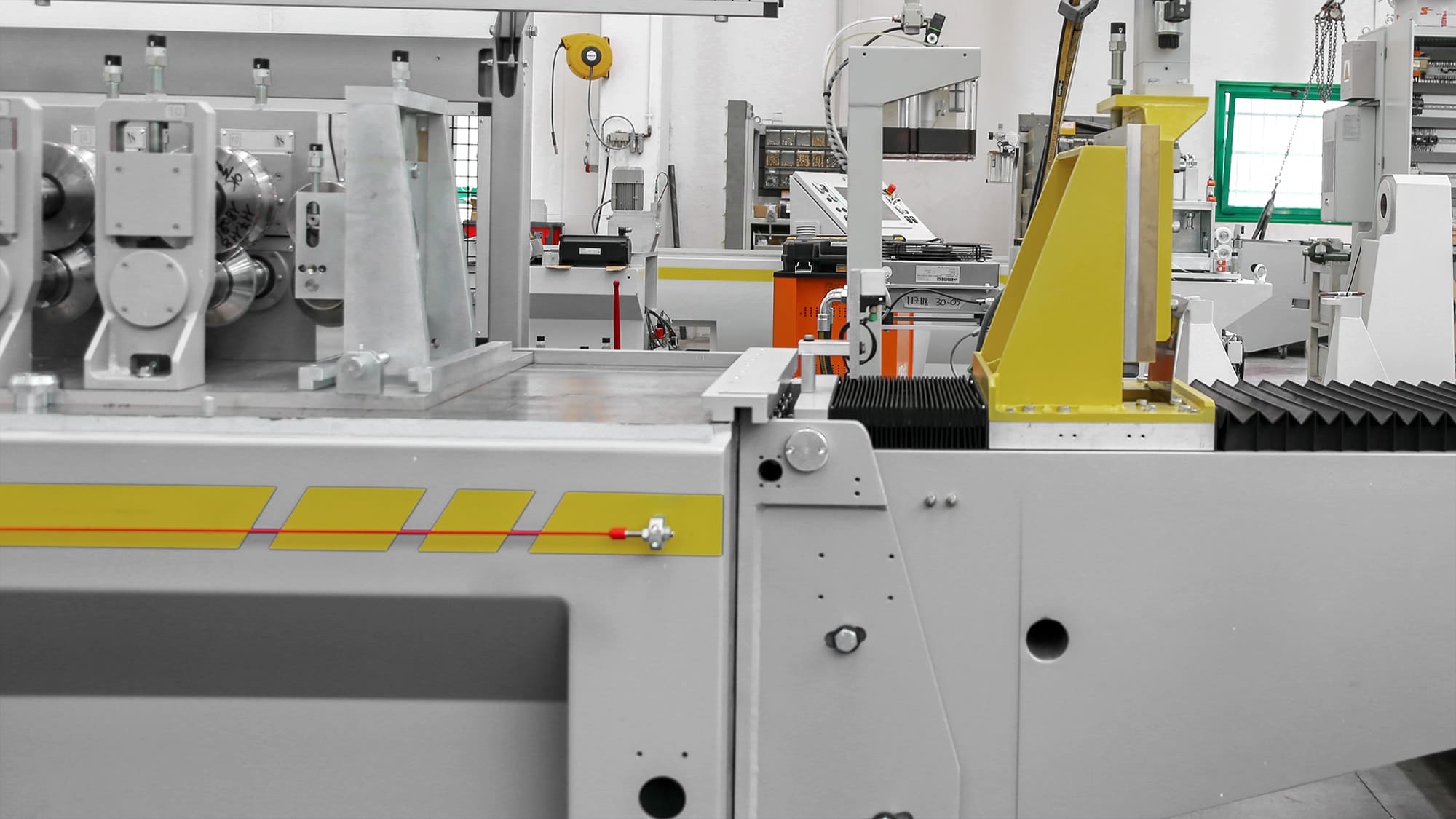 Lignes de production start-up compactes pour profilés de qualité.